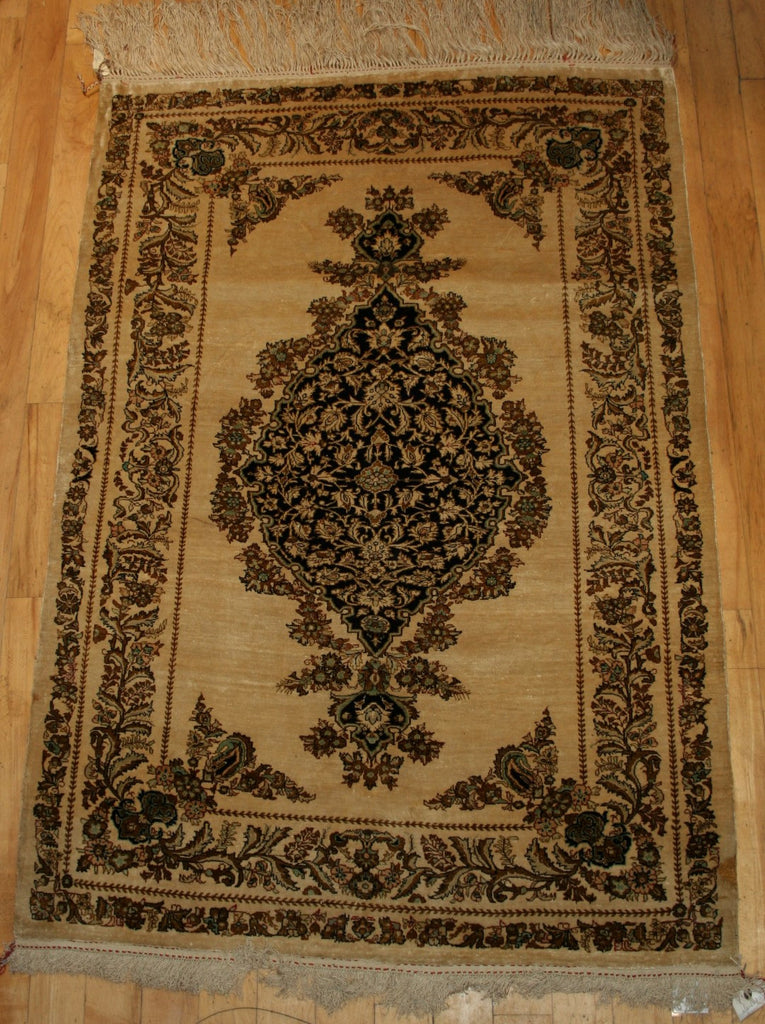 Indian Kashmir Hand-knotted Rug Silk on Silk (ID 1090) – Gabbeh Art in Art